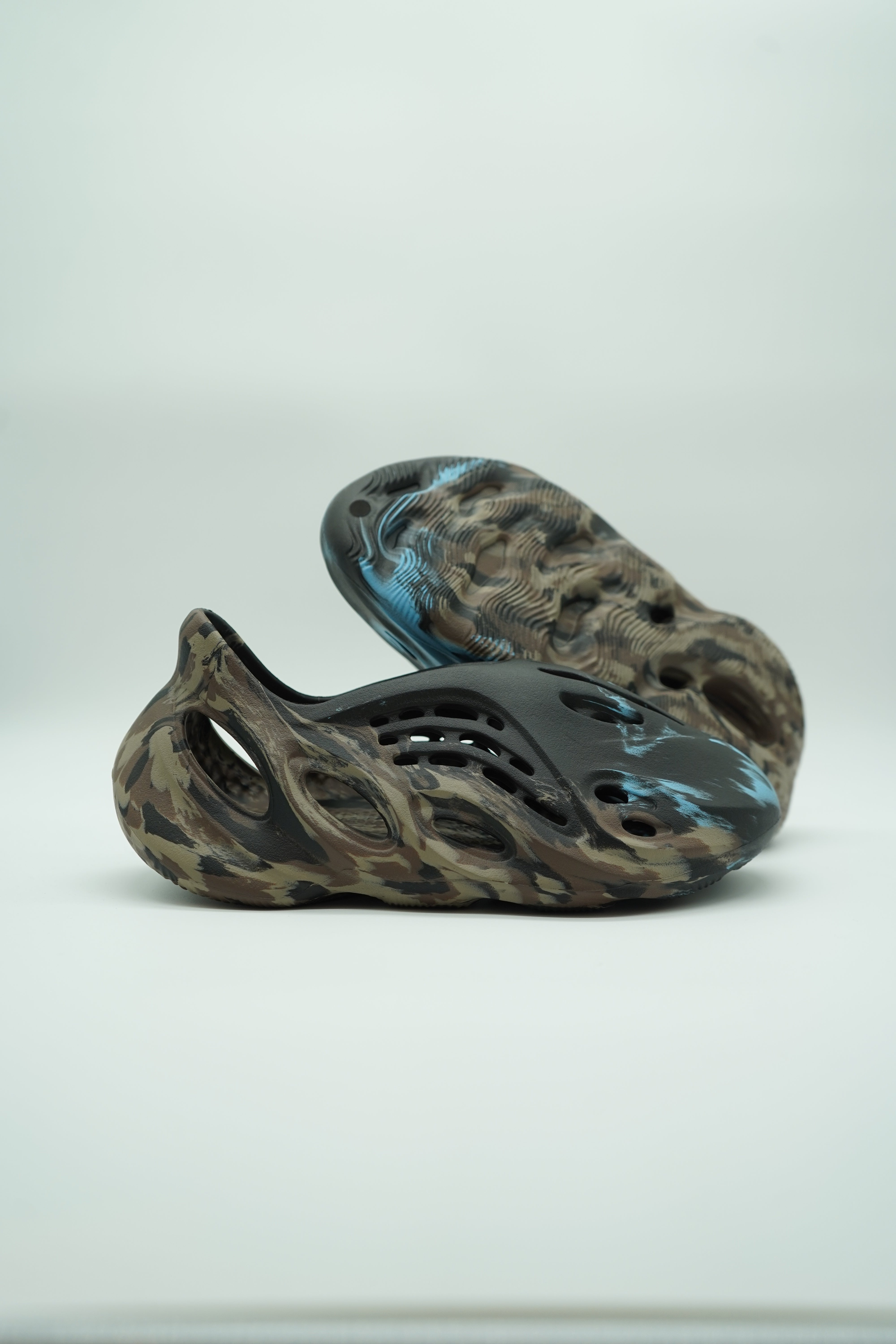 Yeezy Foam Runner MX Cinder – DecadeFootwear